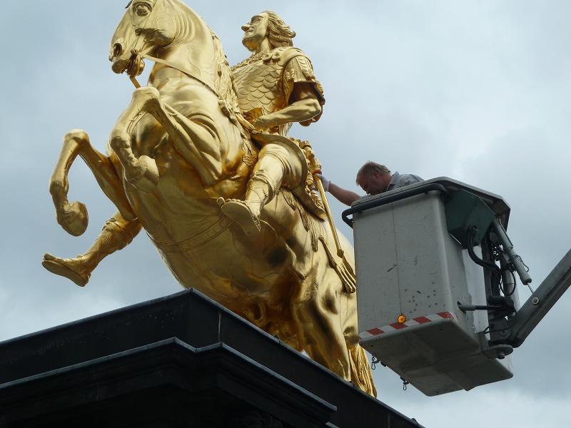Goldener Reiter wieder bewaffnet - Radio Dresden